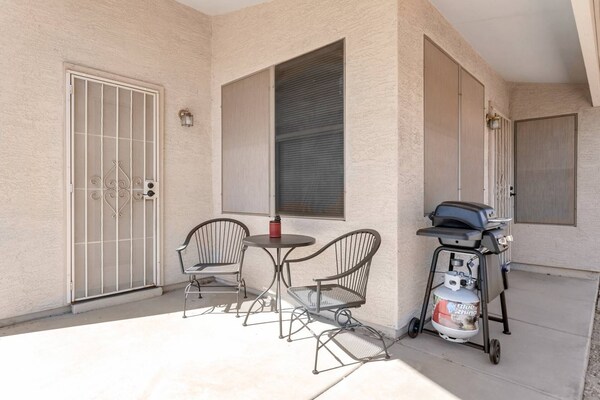 Single Story, Dog Friendly, Great Location Near Dining, Shopping + Major Sports Venues, Bbq, Wifi - Avondale, AZ