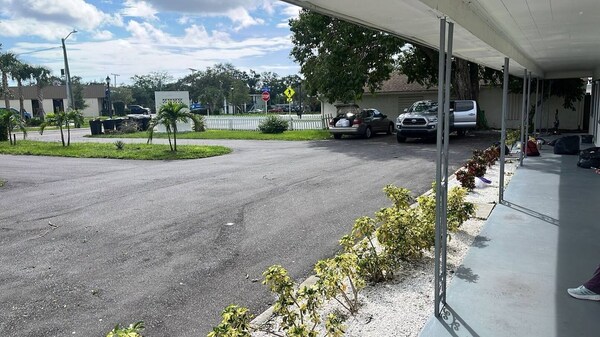 This Apartment Is A 0 Bedroom(s), 1 Bathrooms, Located In Clearwater, Fl. - Clearwater, FL