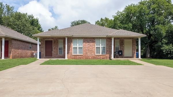 Sparkling Fort Smith Duplex, A+ Location - Greenwood, AR