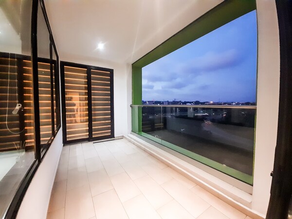 Lovely 3-bedroom Apartment With An Amazing View Of The City At Villagio Aqua - Accra