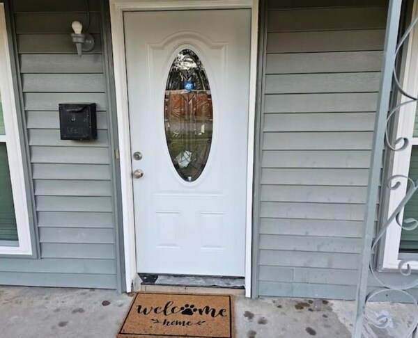 Superhost/luxury Comfort Cove/crib/high Chair! At&t/6flags/3.8miles\n\n\n - Arlington, TX
