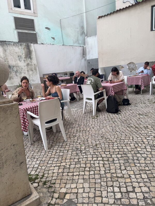 Dream For 4 In The Heart Of Lisbon - Lisbon