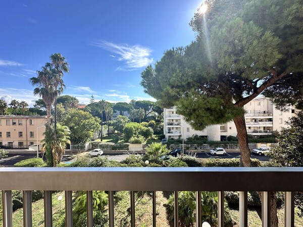 Appartement Climatisé Pour 6 Personnes Avec Piscine Sur Le Port D'hyères - Hyères
