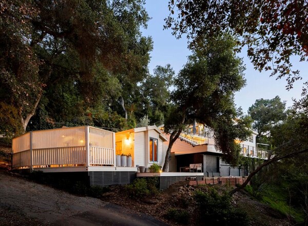 Hillside Hideaway Guest House In Topanga Canyon - Hidden Hills, CA