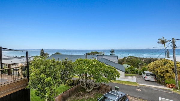 Kingscliff Sea Breeze House - Ocean Views - Tweed Heads