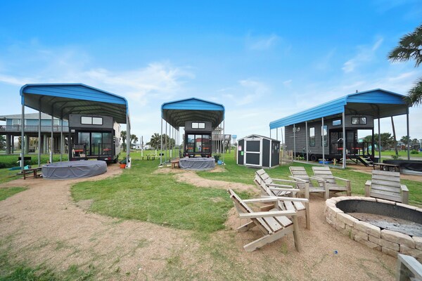 Surfside Serenade Beach Tinyhome - Crystal Beach, TX