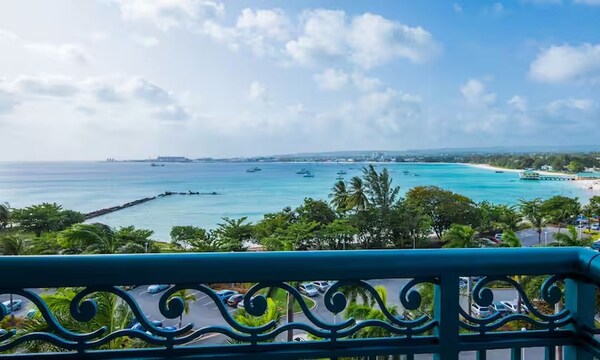 Oceanfront Retreat: 4 Suites W/ Stunning Bay Views & Spa Access - Two Pools - Bridgetown, Barbados