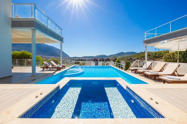 Residence Villa 1 - Four Bedroom Villa, Sleeps 8 - Ölüdeniz