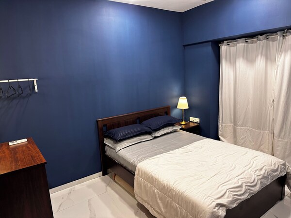 Sky Oasis: Premium 2bhk I 65' Tv, Ac, High Floor, Andheri West - Mumbai