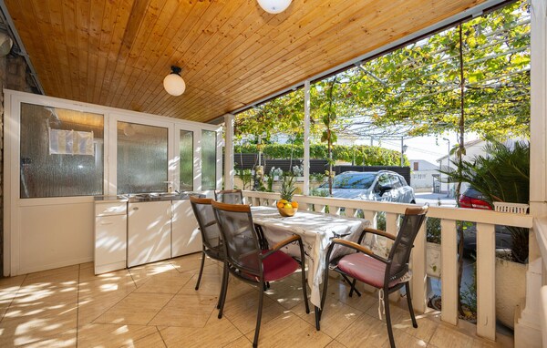 Amazing Apartment In Dugi Rat With Wifi - Omiš
