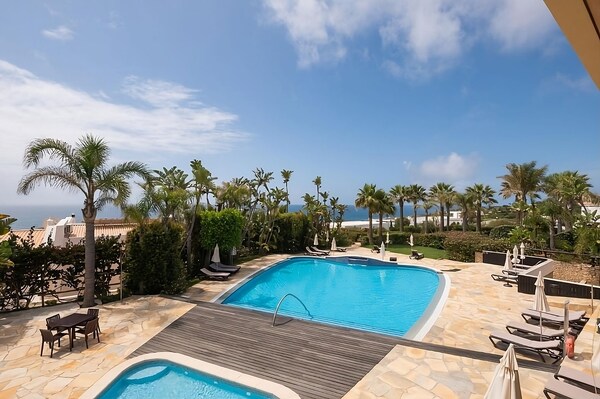Convenient Location! Kitchenette, Outdoor Pool, Pets Allowed, Free Parking! - Praia da Luz