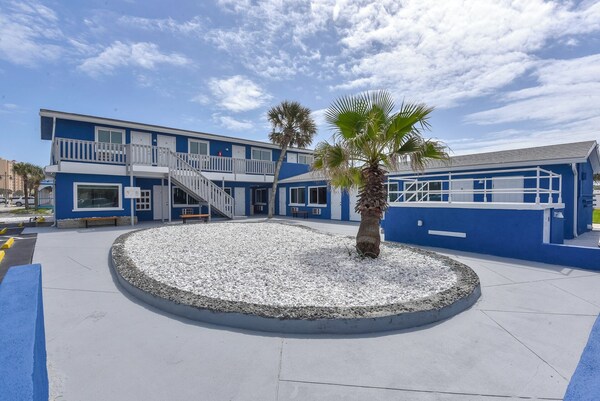 Daytona Fl Studio Suite King Bed Kitchen Walk In Shower  #11 - Port Orange, FL