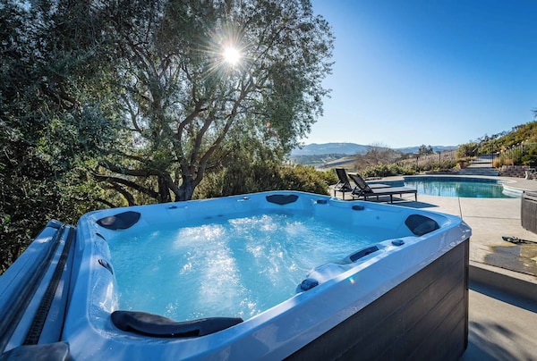 Modern Farmhouse W/pool, Hot Tub & Spectacular Views - Paso Robles, CA