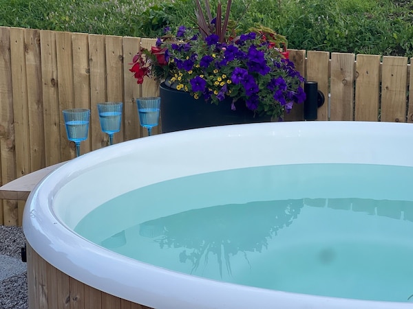#1 Country Escape With Sea Views, Ayr, Ayrshire\n4 Guests 2 Bedrooms 2 Bathrooms - Ayr
