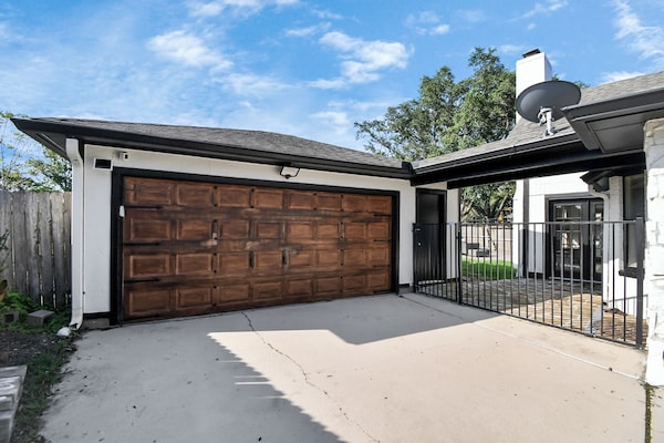 Pet Friendly/king Bed/tranquil Retreat/fenced Backyard/master Br On Main - Pearland, TX
