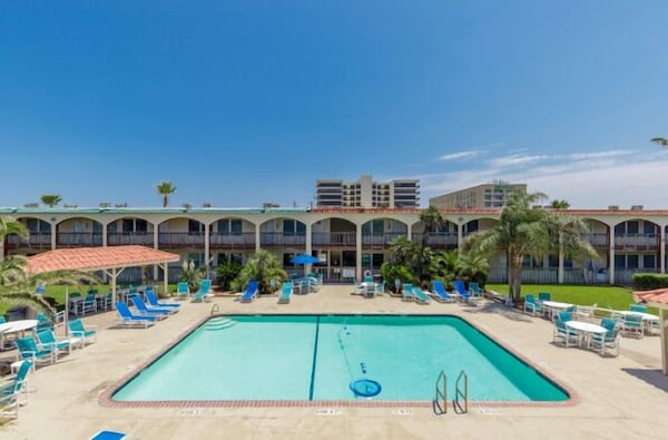 Beach Access Across The Street, Shared Heated Pool - Corpus Christi, TX