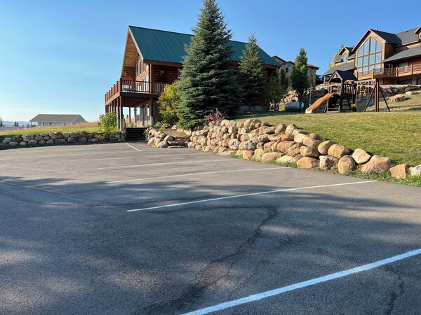 Elkridge Lodge Sleeps 25, Amazing Lake Views & Access - Bear Lake