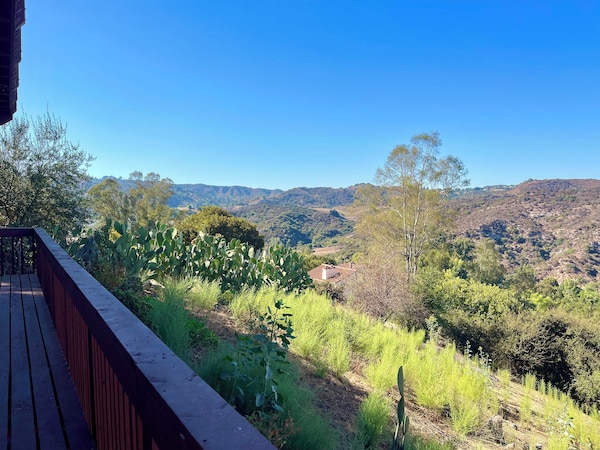 Spacious 3-bedroom/ 2 Bath Apartment In Topanga Hills With Ac - Calabasas