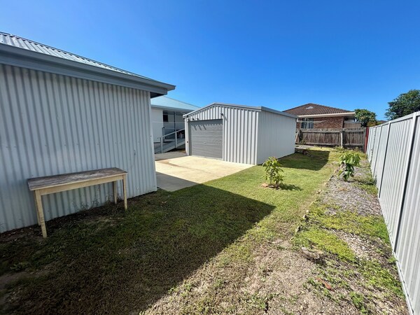 Boat Access With Short Walk To River, Pub, Park & Fully Fenced Dog Friendly Yard - Harrington