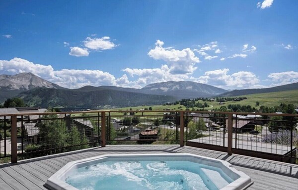 Slopeside Serenity: Hot Tub, Fireplace, Mountain Viewswalk Or Shuttle To Lift - Crested Butte, CO