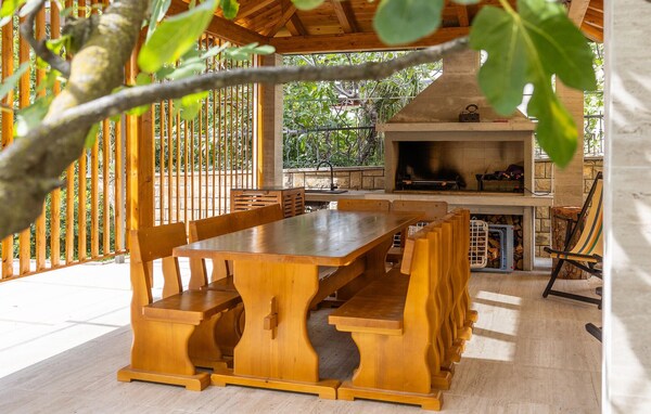 4 Bedroom Lovely Home In Selce - Selce