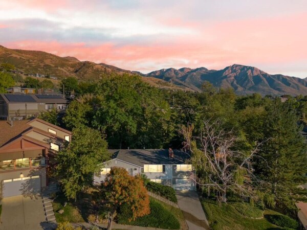 Luxe Sugarhouse View | Massage | Backyard | Arcade - Salt Lake City, UT