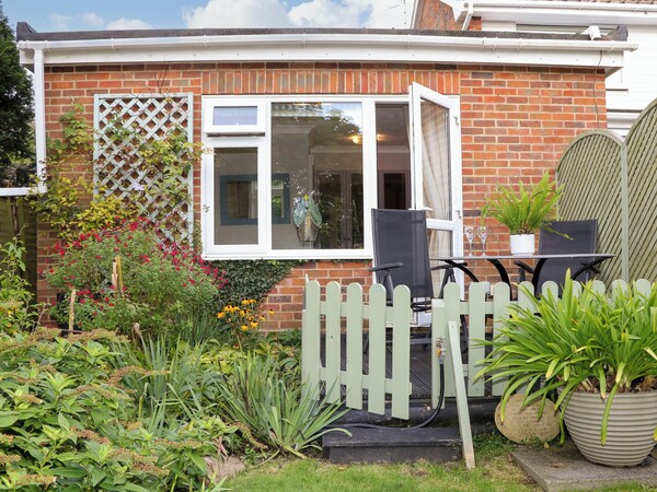 Lambles, Pet Friendly, With A Garden In Seaford - Seaford