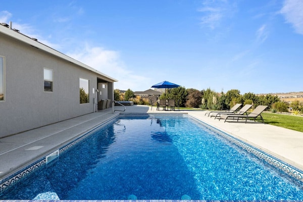 Hilltop Haven W/ Pool & Hottub! - 帕斯科