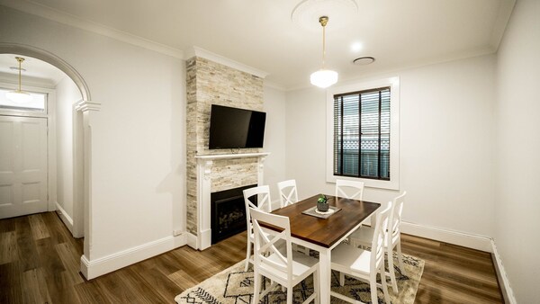 The Driscoll: Modern 3-bedroom Smart Villa In East Tamworth - Tamworth
