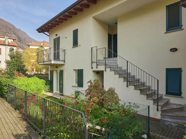 Angenehme Wohnung Für 2 Leute Mit Pool,  W-lan, Balkon, Haustiere Erlaubt Und Parkplatz - Domaso