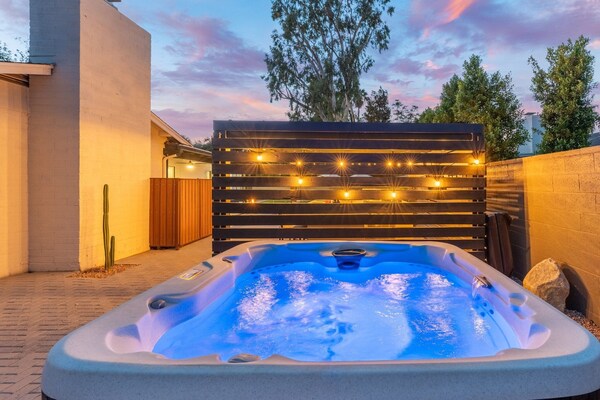 Cool Off In The Pool! Minutes To Golf And Kierland. Sleeps 12 - Phoenix, AZ