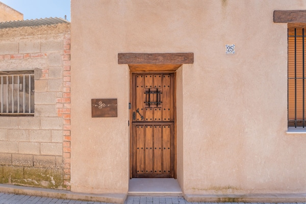 Casa Rural 'El Gallinero, Loft Y Spa' Con Vistas A La Montaña, Terraza Privada Y Jardín Privado - Ademuz