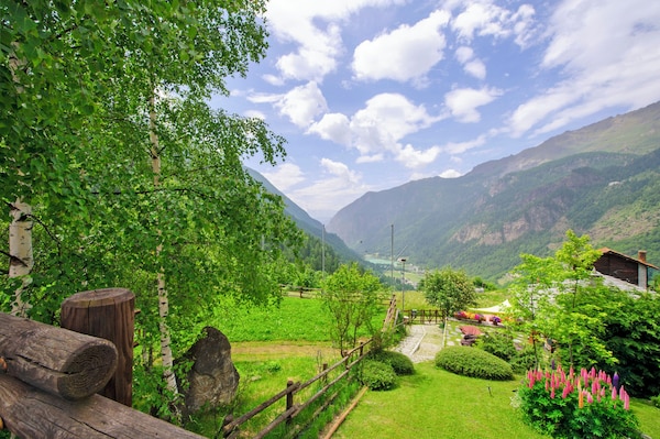 Appartamento 'Le Rêve D'emilie - Family House' Con Vista Sulle Montagne, Terrazza Condivisa E Wi-fi - Torgnon
