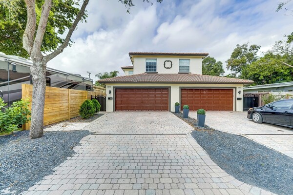 Fort Lauderdale Pool Home Near Beach, Las Olas And City Park - Sunrise, FL