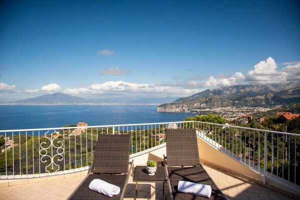 Myexclusiveitaly - Villa With Panoramic Vesuvius | Sorrento Views & Private Pool - Sorrento