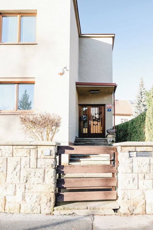 Free Parking At Prague Crossroads Apartment - Prague
