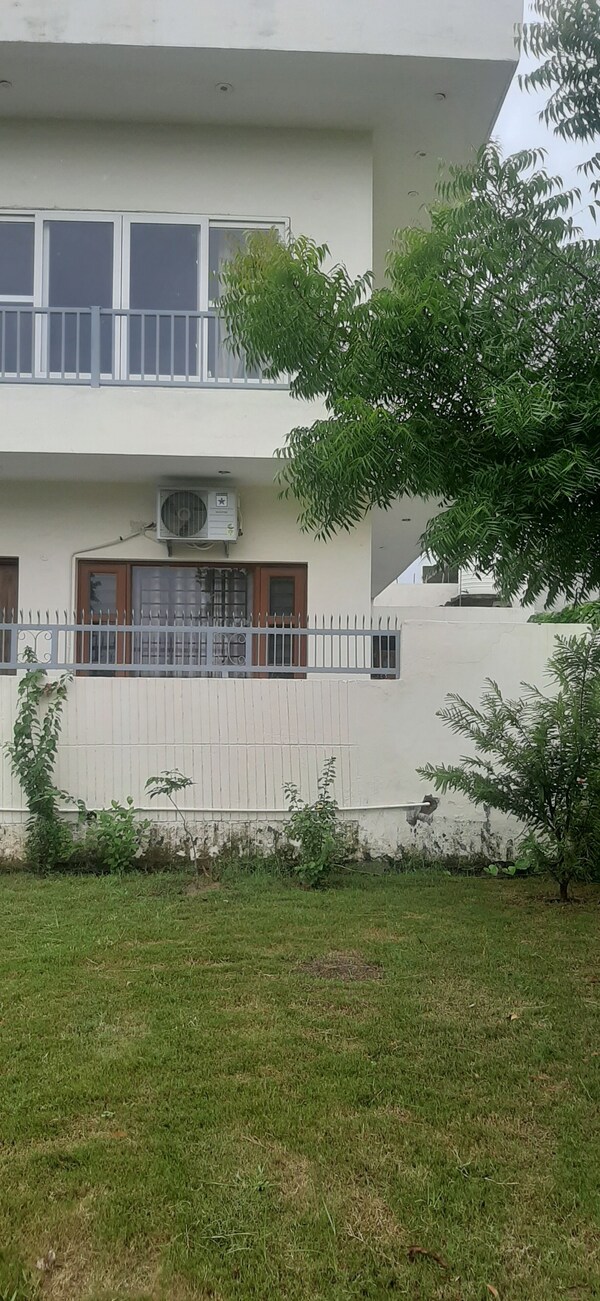 Fully Furnished Villa With Lawn Available For Stay & Parties/functions At Mohali - Chandigarh