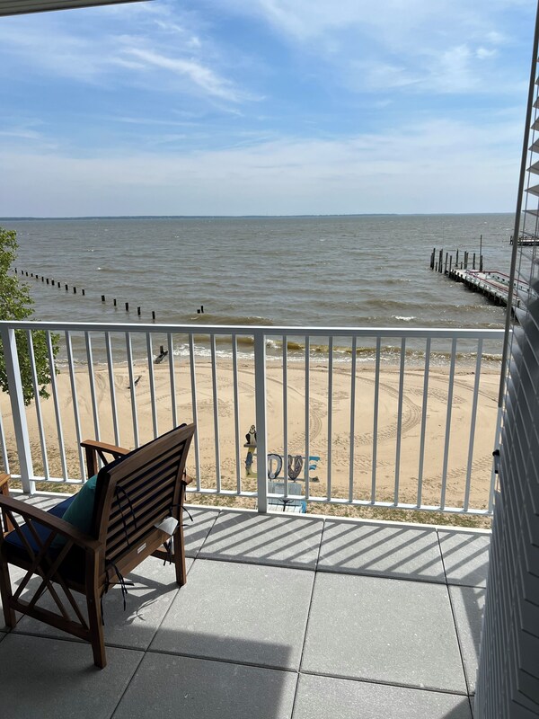 The Beached Whale! 2-bedroom Condo With Seasonal Pool Access In Colonial Beach - 科洛尼爾比奇