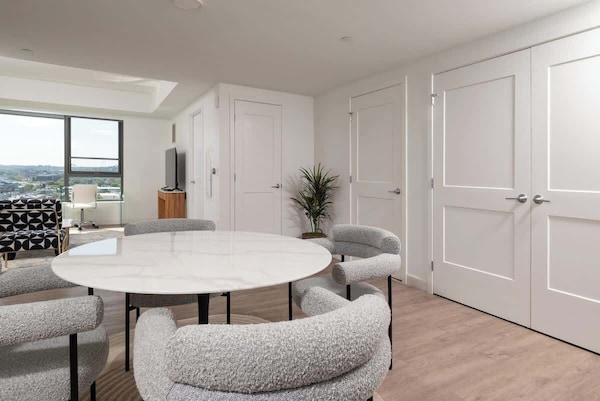 Upscale 1br Near Mit Harvard With Parking! - Cambridge, MA