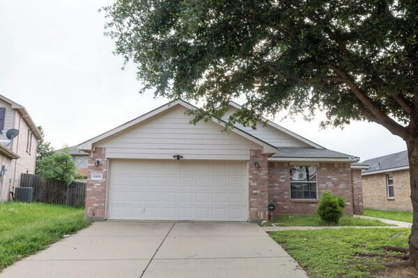 Spacious 4-bedroom Near Joe Pool Lake/at&t/sixflags/ Globe Life Field - Mansfield, TX