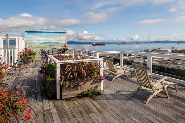 Victorian Hotel Room W/ Heated Tile Floors & Original Artwork In Downtown - Astoria, OR