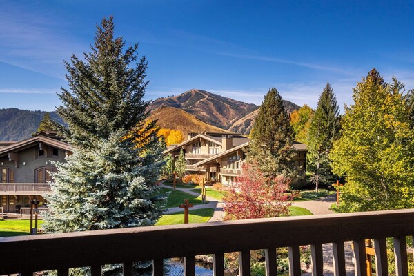 Beautiful Sun Valley Lodge Ii Penthouse, Sleeps 8 With Amazing Views Of Baldy - Sun Valley, ID