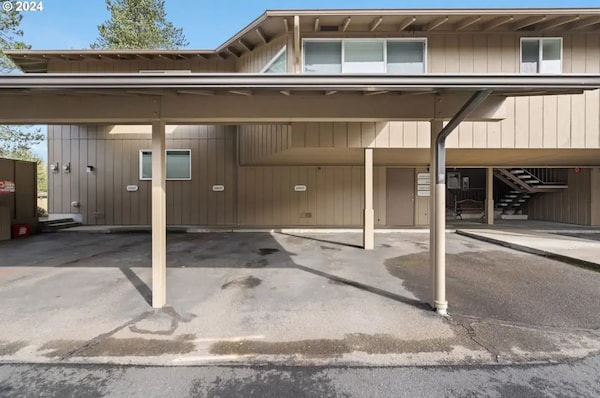 Charming Condo Retreat - Rhododendron, OR