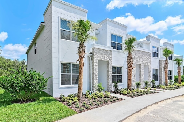 Brand New Luxury 4-bedroom House In Clermont - Clermont