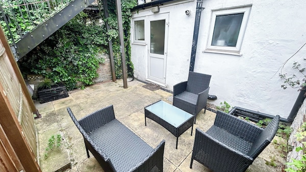 1-bedroom Flat With Small Garden & Paid Parking In Finsbury Park, Highbury - King's Cross station - London