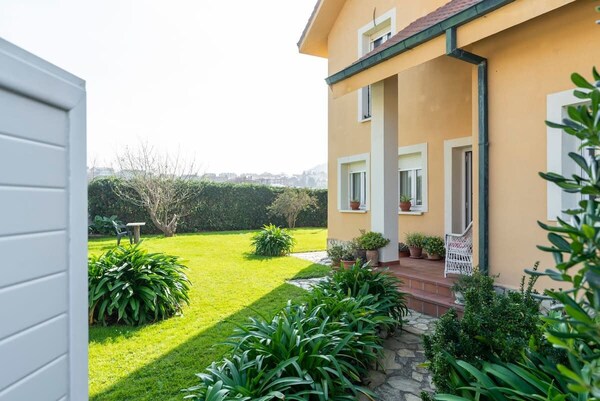 Casa En Liencres Con Jardin - Santander