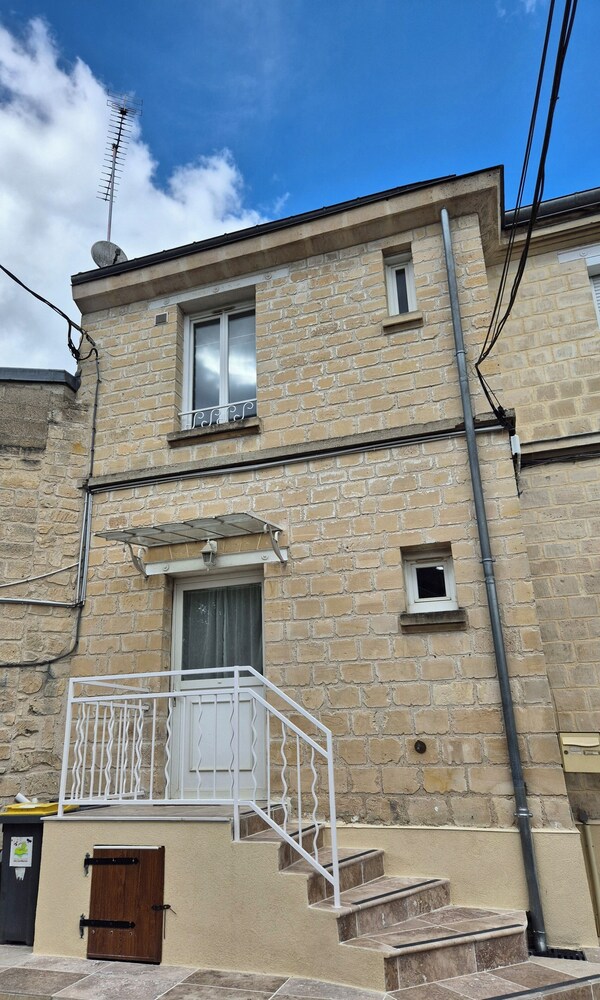 Chantilly Gardens, 3-storey Maisonette Next To The Station. - Chantilly