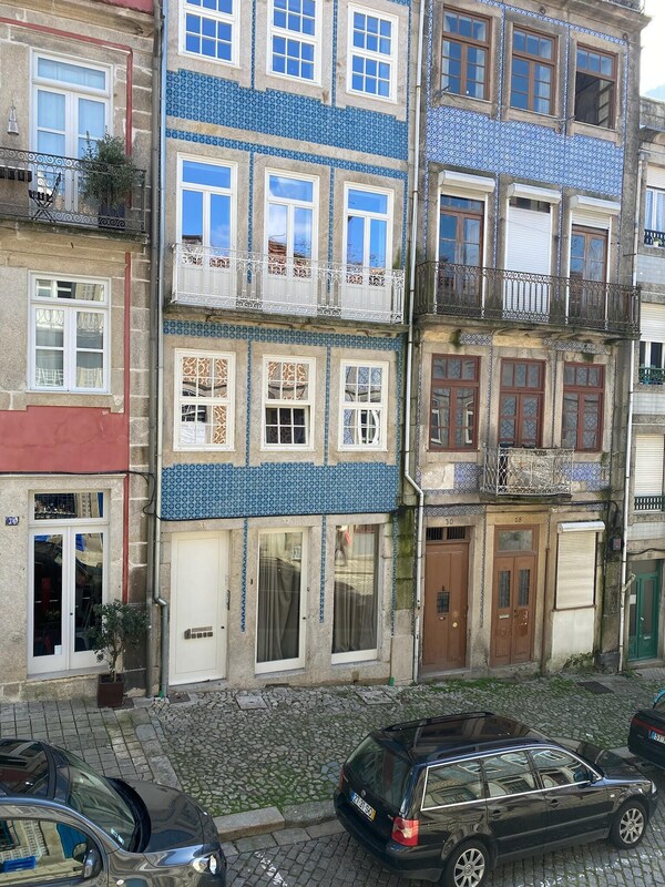 Spacious Studio With Wifi, A King Size Bed, And A Murphy Bed In Vibrant Porto - Porto, Portugal