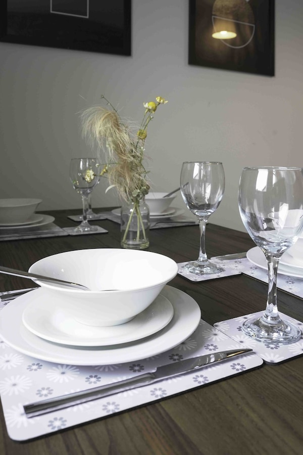 Strath Apartment Private Bathroom - Strathaven