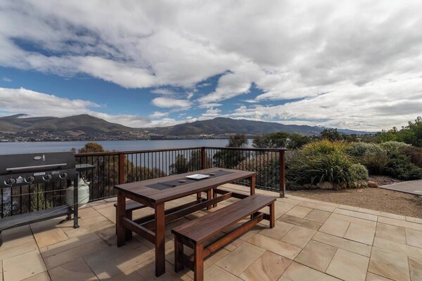 Derwent River Cottage Tranquil Waterfront Living - Tasmania